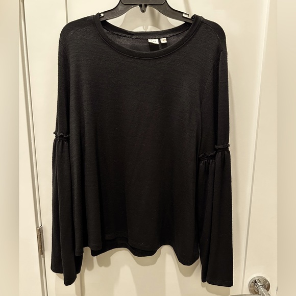 GAP | Tops | Black Gap Ruffle Sleeve | Poshmark